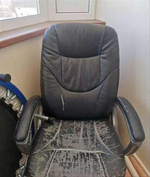 Кожанное кресло компьютерное
