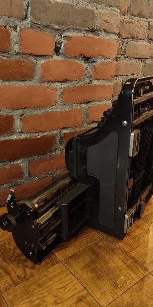 Пишущая печатная машинка Olympia M10