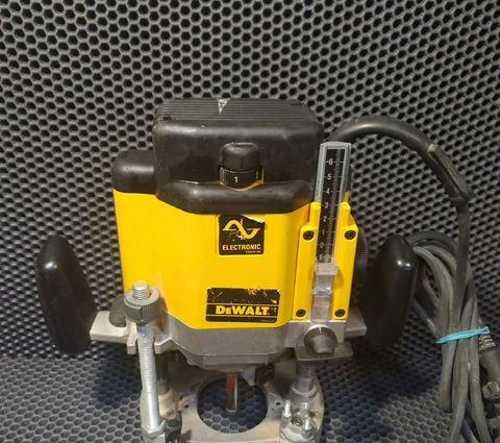 Фрезер dewalt DW625E