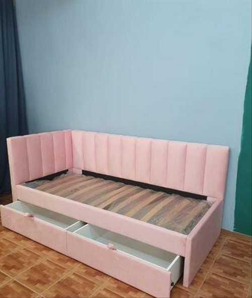 Кровать угловая с ящиками