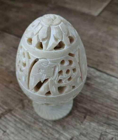 Резное яйцо из натурального камня