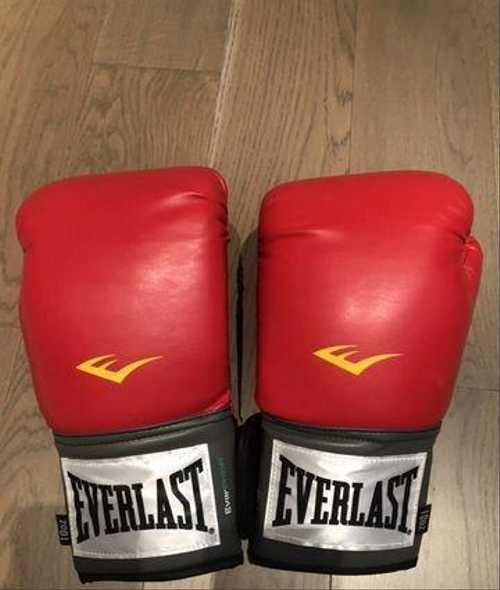 Боксерские перчатки Everlast