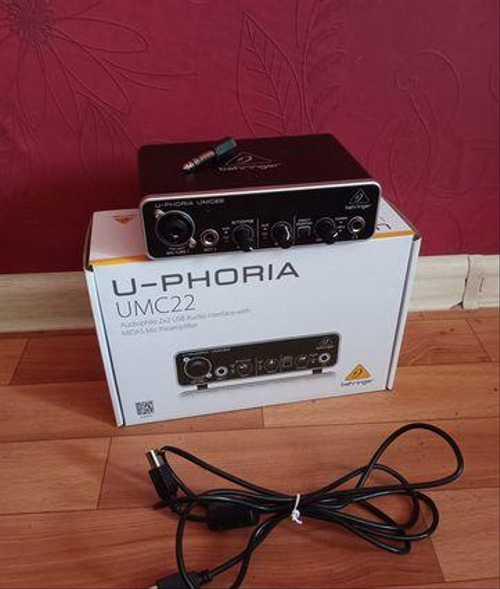 Внешняя звуковая карта behringer U-phoria UMC22