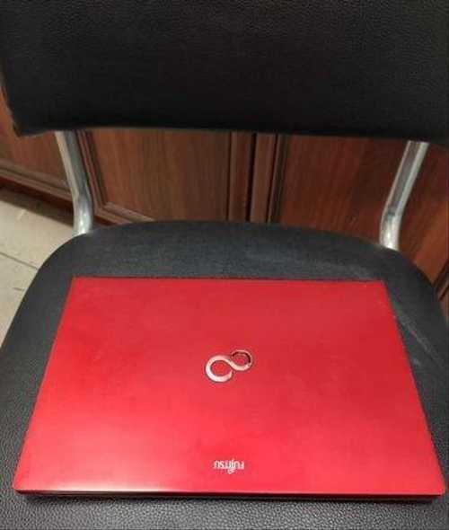 Красный ноутбук Fujitsu U772