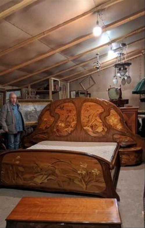 Старинная антикварная кровать+тумба под тв
