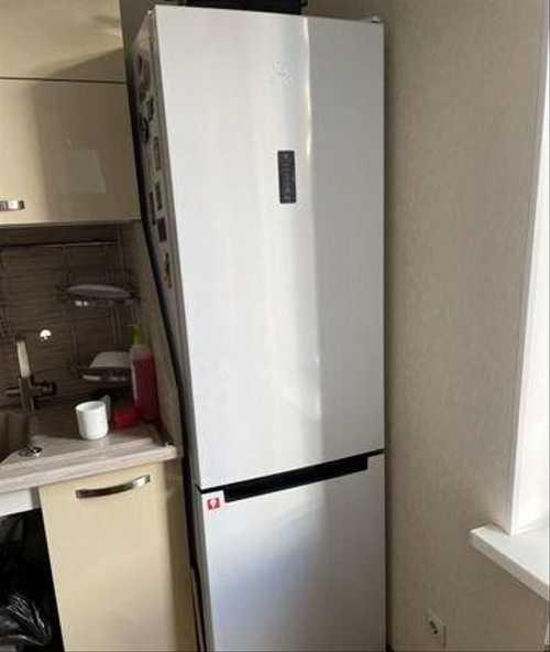 Холодильник Indesit DF 5200W