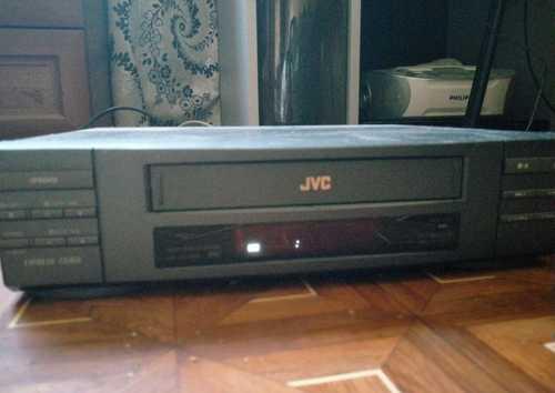 Видеомагнитофон кассетный JVC