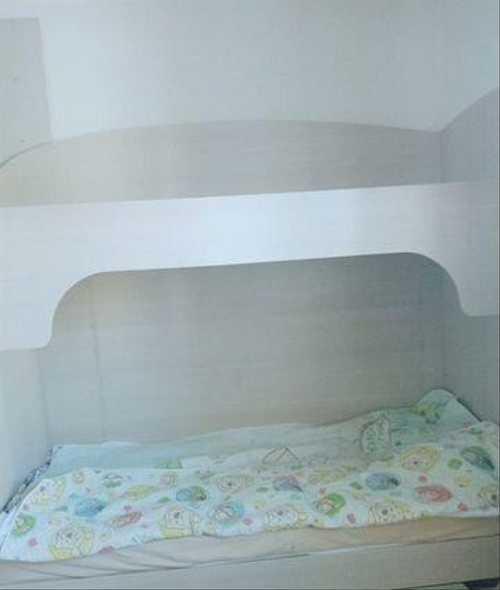 Кровать двухьярусная/ набор мебели в детскую