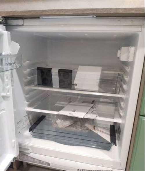 Встраемывый холодильник под столешницу