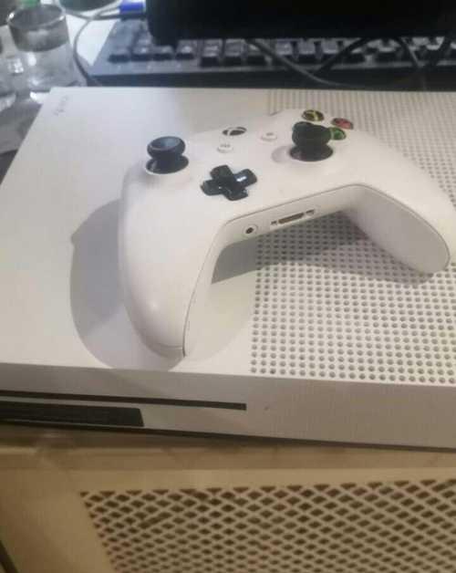 Xbox One S +8 игр(GTA V, fifa20, NHL19, forza hori