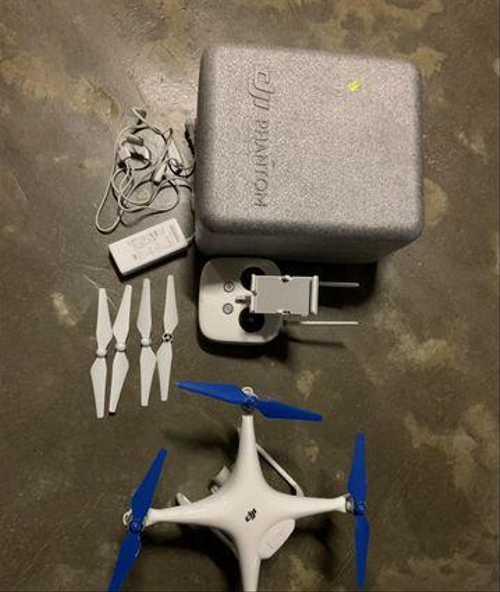 Квадрокоптер DJI Phantom 4