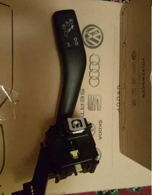 Подрулевой переключатель поворотов VW 1K0 953 513E