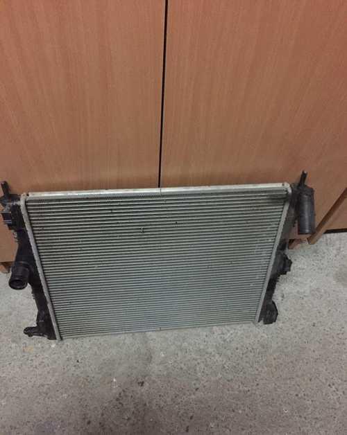Продам радиатор Рено