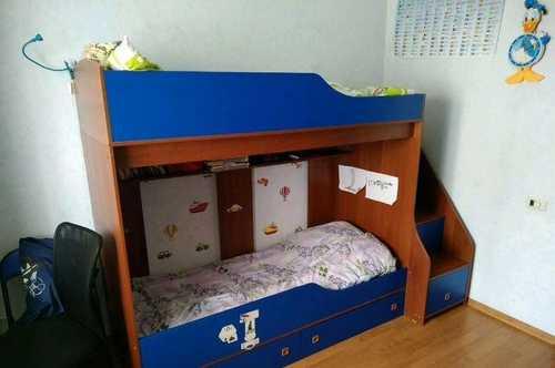 Детская кровать 2 этажа +шкаф