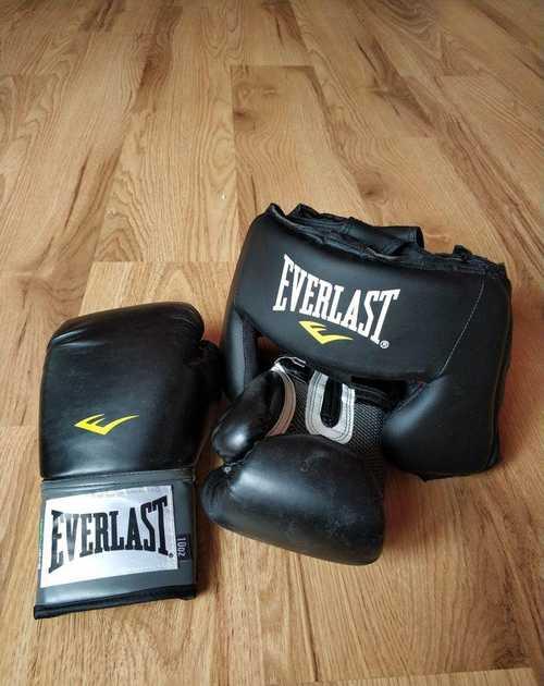 Боксерские перчатки и шлем MMA