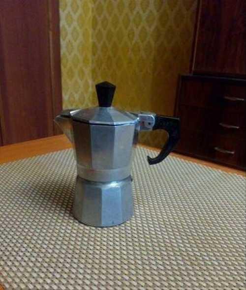 Гейзерная кофеварка на одну чашечку кофе