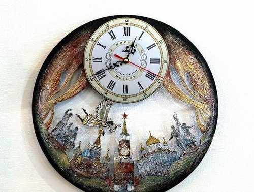 Подарочные часы "Москва" ручной работы из дерева