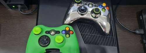 Xbox 360s 2 джойстика