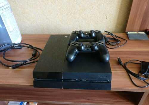 PS4, 2 геймпада, 3 игры + переходник с hdmi на VGA