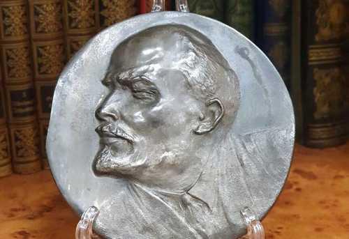 Медальон Ленин Гиз Москва автор Таежный