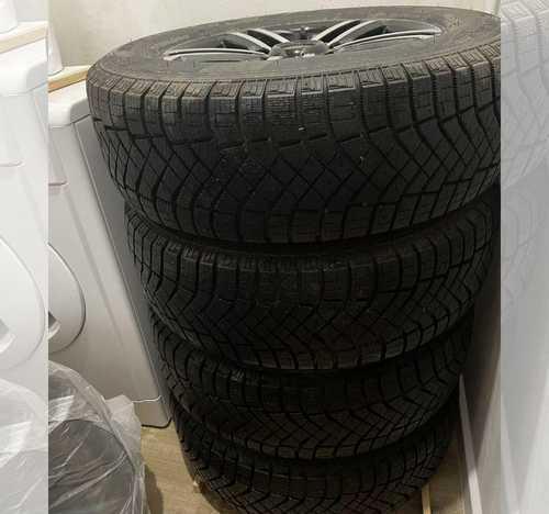 Pirelli Formula Ice 215/65 R16 102T