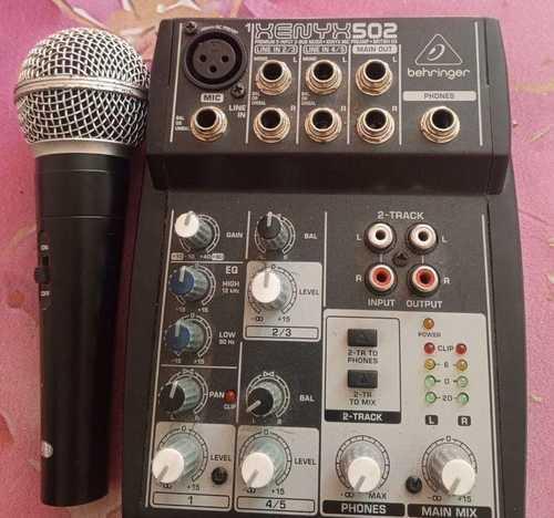 Микшерный пульт behringer