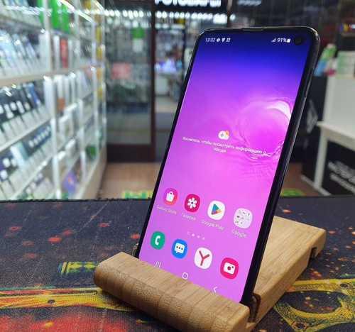 Samsung Galaxy S10e, 6/128 ГБ