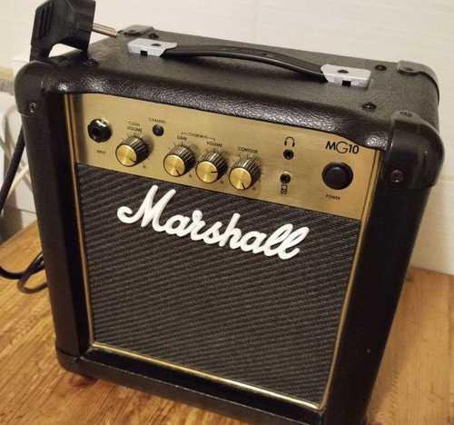 Гитарный комбоусилитель Marshall MG 10