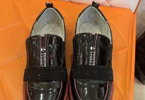 Туфли слипоны лаковые для девочки 34 размер