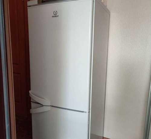 Холодильник Indesit двухкамерный, 150см