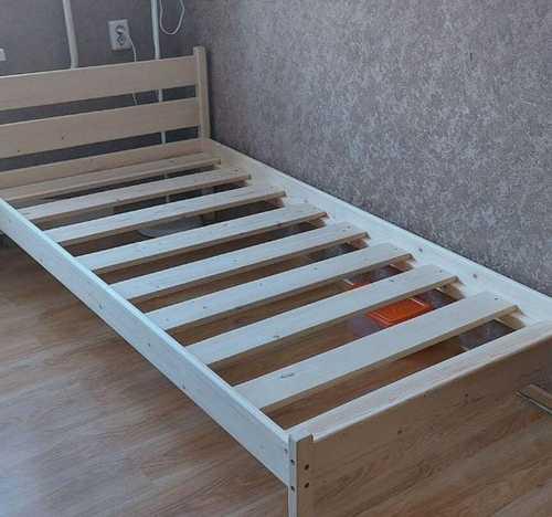 Кровать односпальная из массива сосны