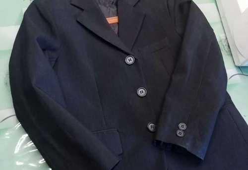 Чёрный пиджак для мальчика 1 класс