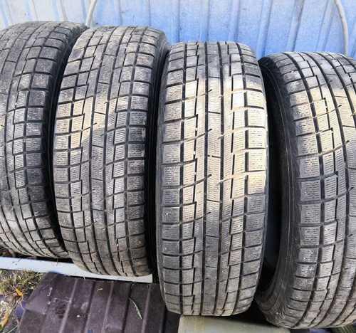 Yokohama 125T 215/65 R16 98Q