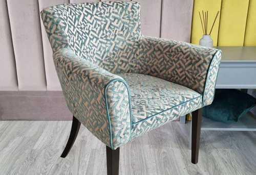 Стул- кресло в дизайнерской ткани