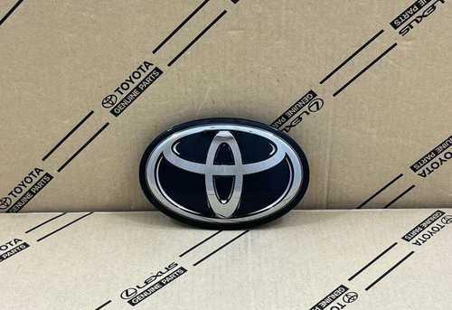 Эмблема решетки радиатора Toyota Highlander 4