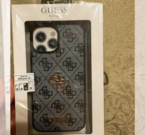 Чехол на iPhone 15 guess