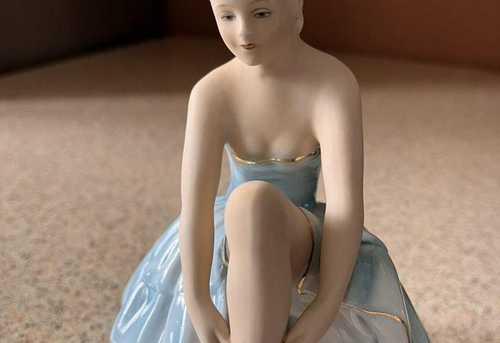Фарфоровая статуэтка " Балерина "
