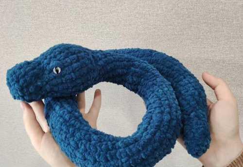 Вязаная игрушка змея из плюша