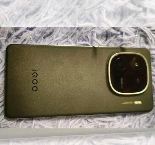 Vivo iQOO 12, 12/256 ГБ