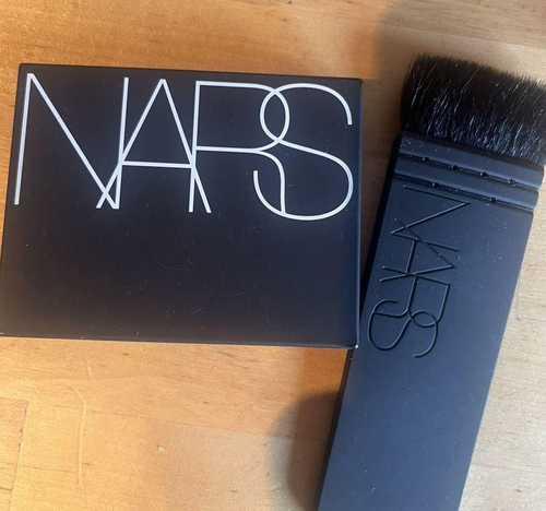 Матирующая пудра и кисть Kabuki nars