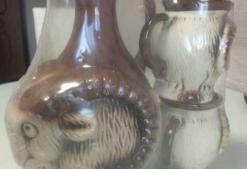 Глиняный кувшин с бокалами
