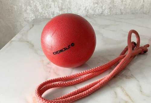 Мяч и скакалка для художественной гимнастики