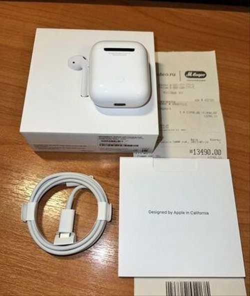 Apple AirPods 2 w/Charging Case (mv7n2ru/A)
