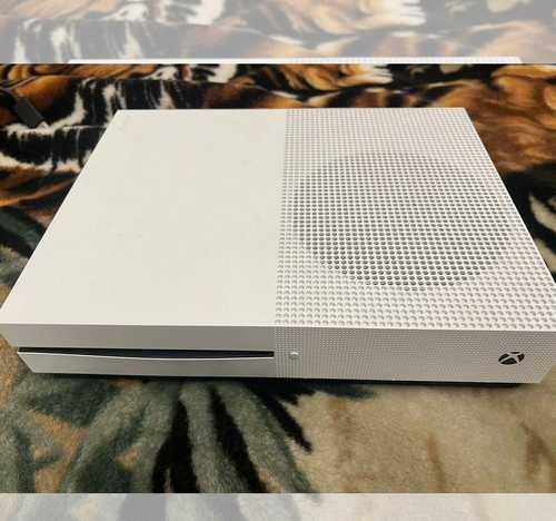 Игровая приставка Xbox One S