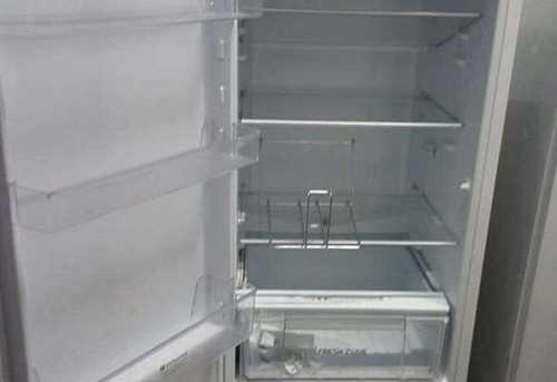 Встраиваемый холодильник Hotpoint ariston