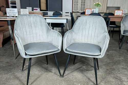 Мягкие стулья разные цвета