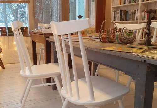 Белые деревянные кухонные стулья из массива