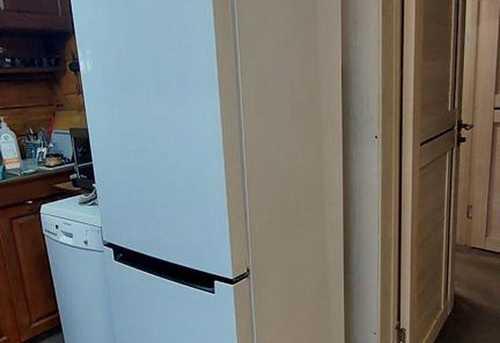 Холодильник Indesit df5200w