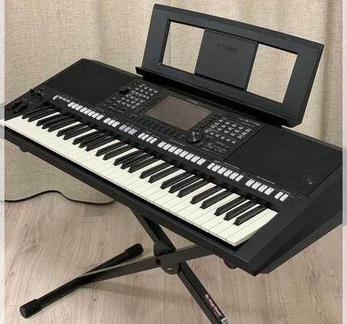 Синтезатор Yamaha PSR-S775