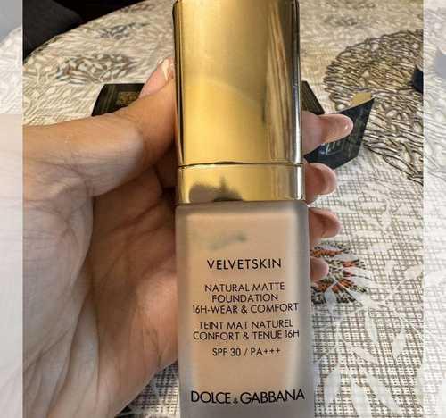 Крем тональный dolce gabbana velvet skin